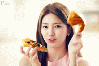 피자 치킨 선전하는 미스에이 수지 - 왠지 기존보다 얼굴이 슬림하게 나온 이 광고의 제품 이거 어디껀데? : 유머클럽 : 구라파닷컴